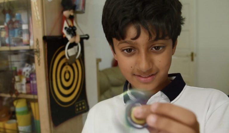 พบกับ Arnav Sharma เด็กอายุ 11 ที่ไอคิวสูงกว่าไอน์สไตน์และฮอว์คิง – THE ...