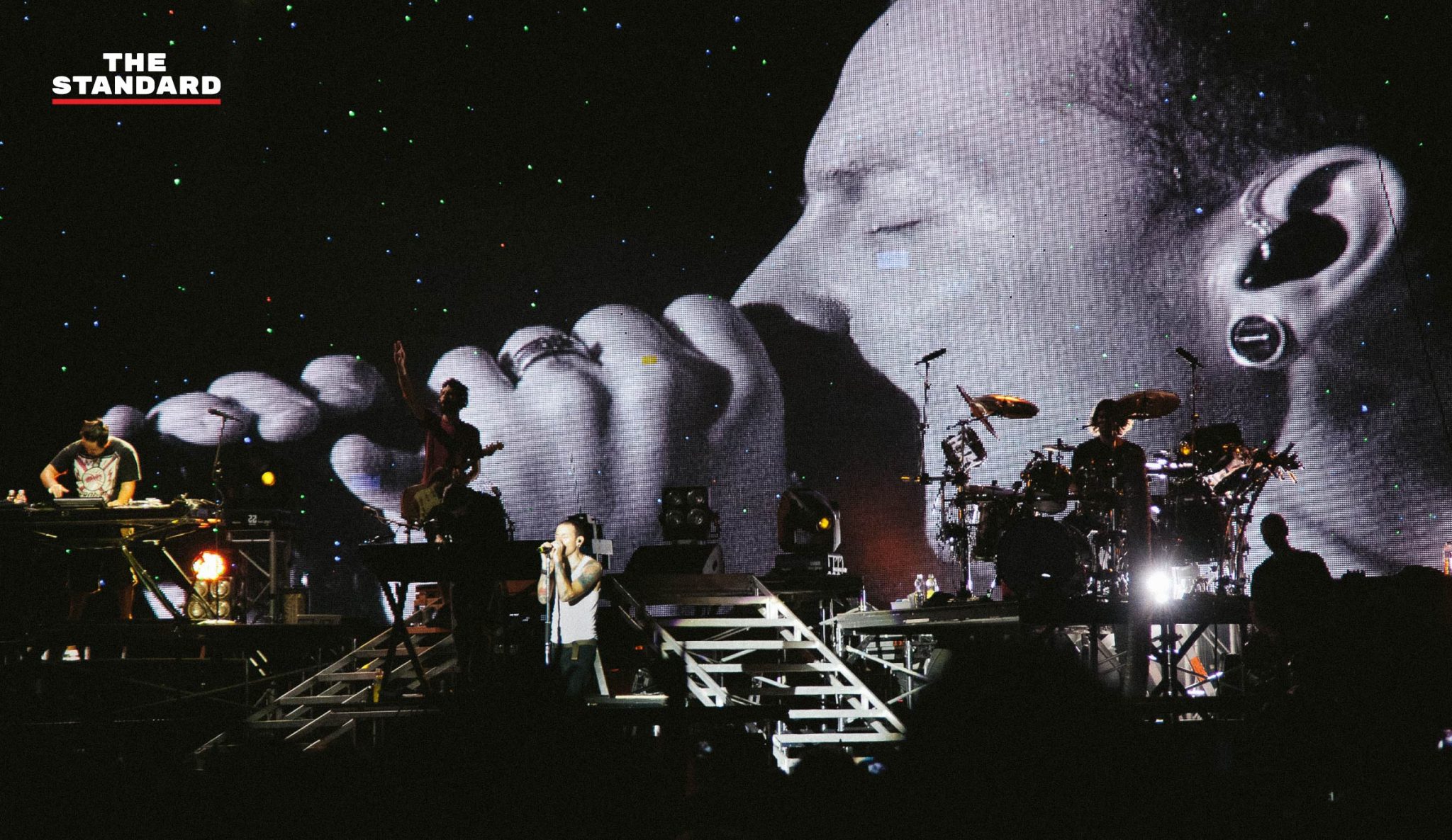 ความเจ็บปวดที่กลายเป็นพลังขับเคลื่อนโลกดนตรีของ Chester Bennington แห่ง ...