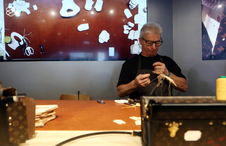 ‘Time Capsule’ นิทรรศการประวัติศาสตร์แฟชั่นกว่า 163 ปีของ Louis Vuitton ...