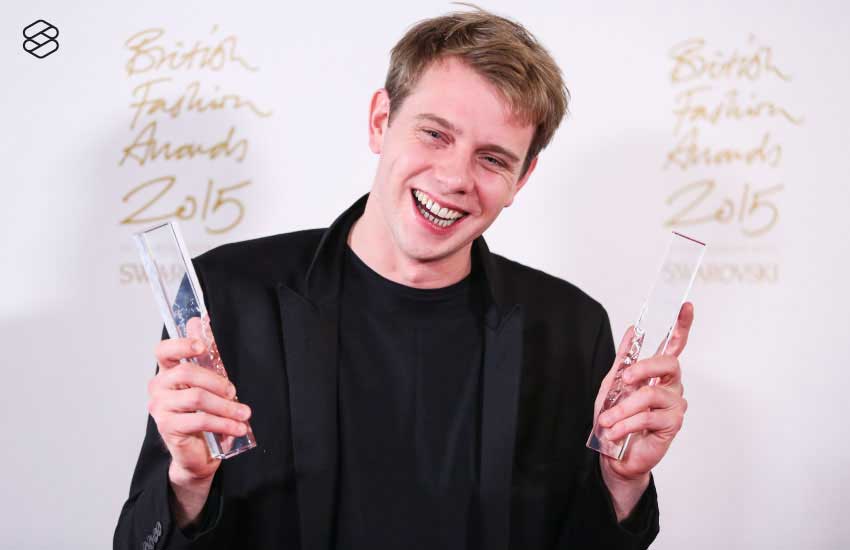 เมื่อโลกแฟชั่นอยู่ในกำมือของ Jonathan Anderson ดีไซเนอร์จากไอร์แลนด์ ...