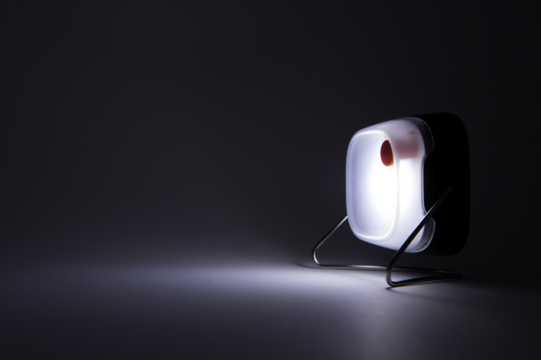d.light Design แสงสว่างจากพลังโซลาร์ที่พลิกชีวิตคนไร้ไฟฟ้าทั่วโลก – THE ...
