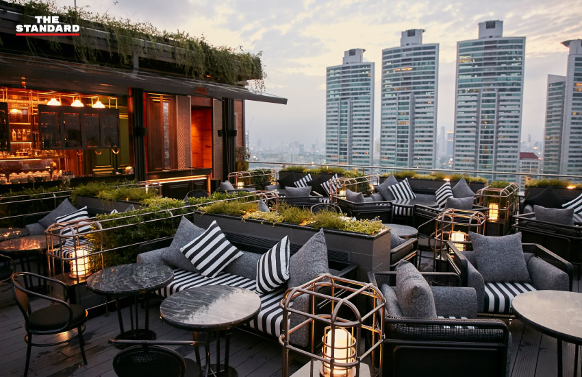 ABar จิบจินชมวิวบนดาดฟ้า แล้วมาต่อสปิริตสีรสเข้มที่บาร์ขรึม – THE STANDARD