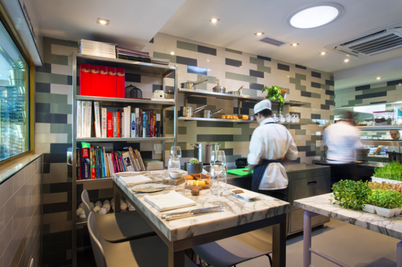 อะไรคือ Chef’s Table? เทรนด์การกินที่ต้องตามใจเชฟ – THE STANDARD