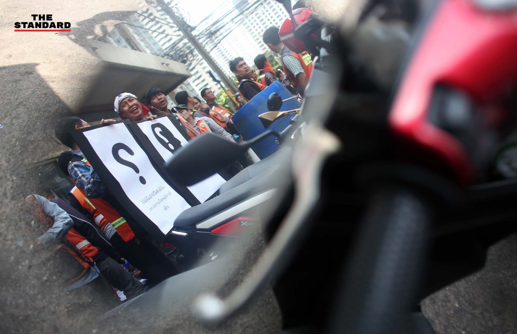 วินมอเตอร์ไซค์รวมตัวเรียกร้องกรณี GrabBike อีกครั้ง ด้าน Grab ออก ...