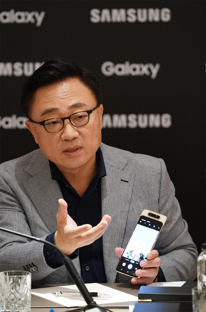 “แบรนด์จีนคือคู่แข่งที่เราต้องเรียนรู้” คุยกับ DJ Koh ซีอีโอ Samsung ...