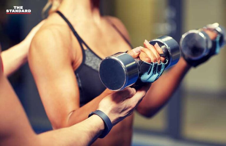 Weight Training 101: คู่มือเบื้องต้นสำหรับมือใหม่หัดยกเวต – THE STANDARD