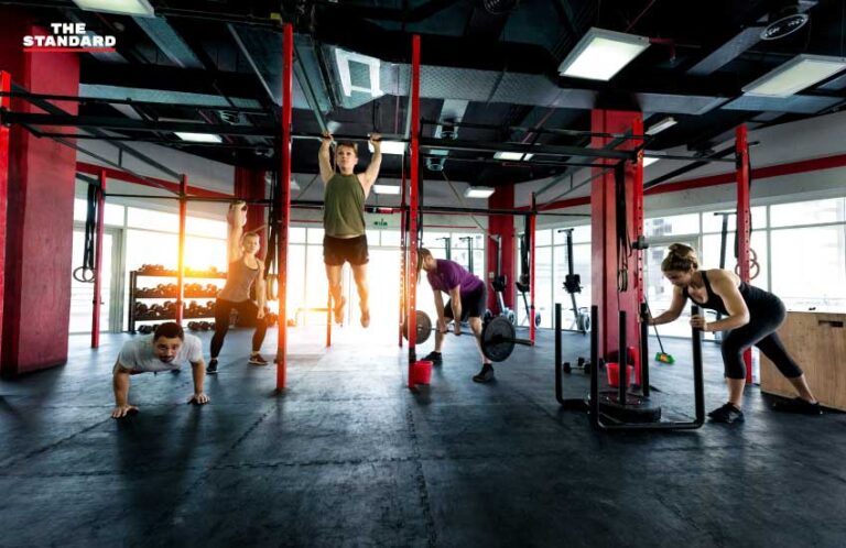 Weight Training 101: คู่มือเบื้องต้นสำหรับมือใหม่หัดยกเวต – THE STANDARD