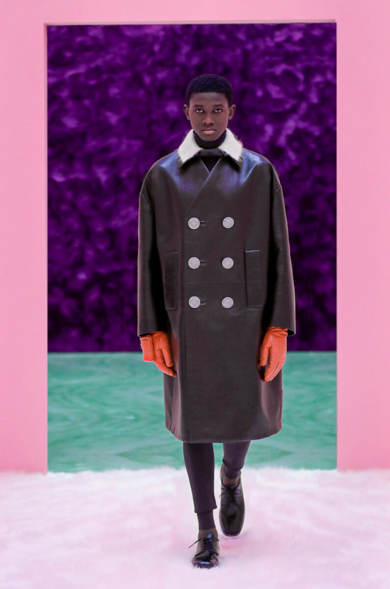 Prada Fall/Winter 2021 กับเสื้อผ้าผู้ชายคอลเล็กชันแรกที่ Raf Simons ...