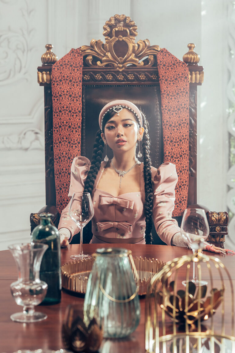 Mirror Mirror กระจกวิเศษบอกข้าเถิด ใครมันเริ่ดที่สุดในปฐพี ไรม์สุดมัน ...