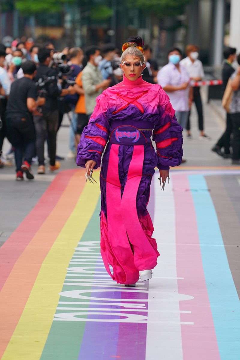 เดือนแห่งการเจิดจรัส ‘Rainbow Runway for Equality’ แฟชั่นโชว์ฉลอง Pride ...