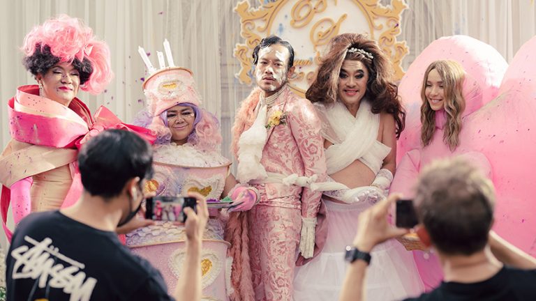 PLAMY ชวนป่วนงานแต่งเจ๊พยูนในซิงเกิลใหม่ ริบบิ้นเลิฟคัลเลอร์แบล็ค Feat ...