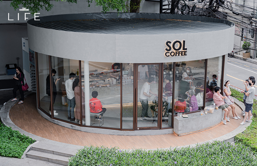 บอกลาน้ำส้มกล่อง แล้วไปฟินกับ 15 คาเฟ่ที่เสิร์ฟกาแฟส้มสดสุดเฟรช!