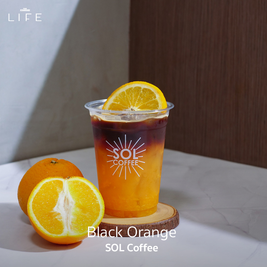 บอกลาน้ำส้มกล่อง แล้วไปฟินกับ 15 คาเฟ่ที่เสิร์ฟกาแฟส้มสดสุดเฟรช!